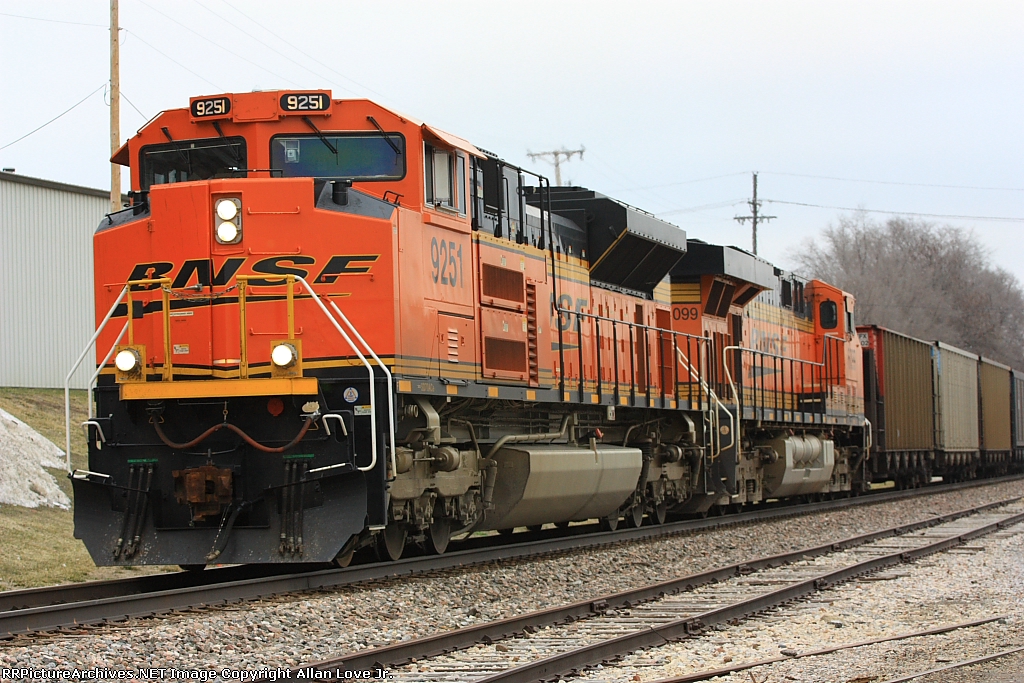 BNSF 9251 west
